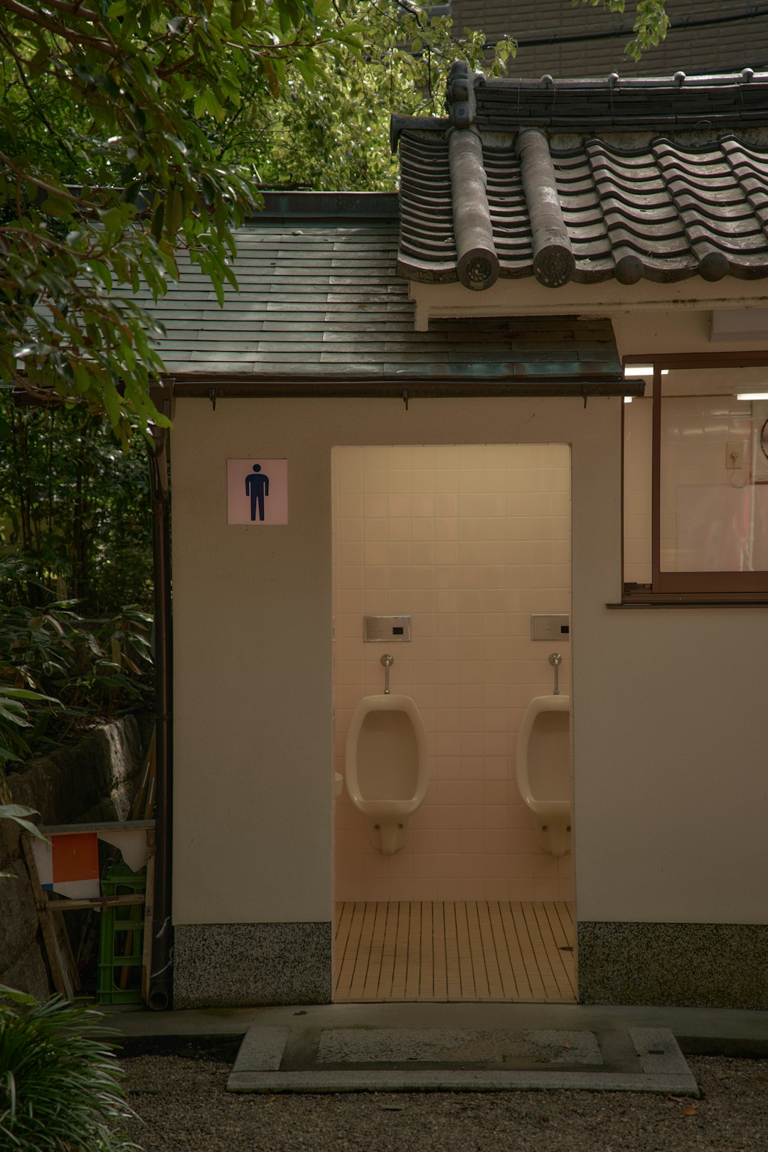 Toilet Seat Toilet: Cultural Design Differences - Tech Warlock